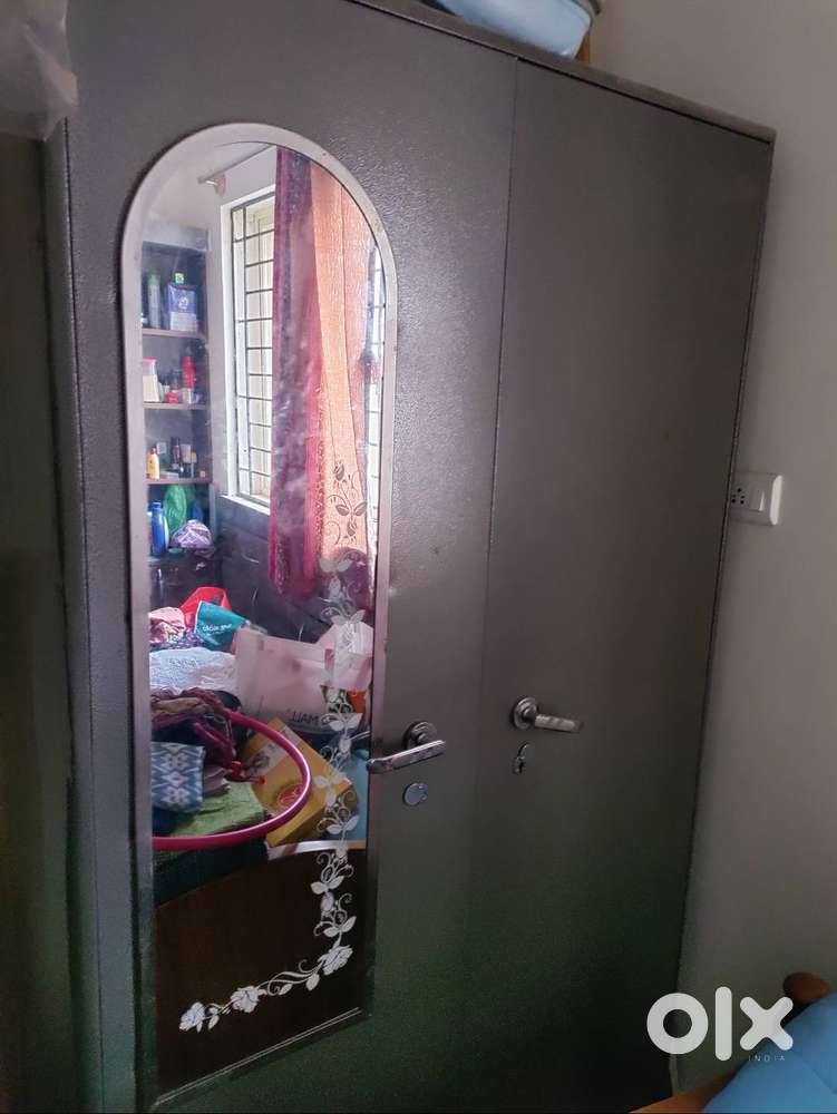 Selling iron double door almirah beruva - Beds & Wardrobes - 1800704635