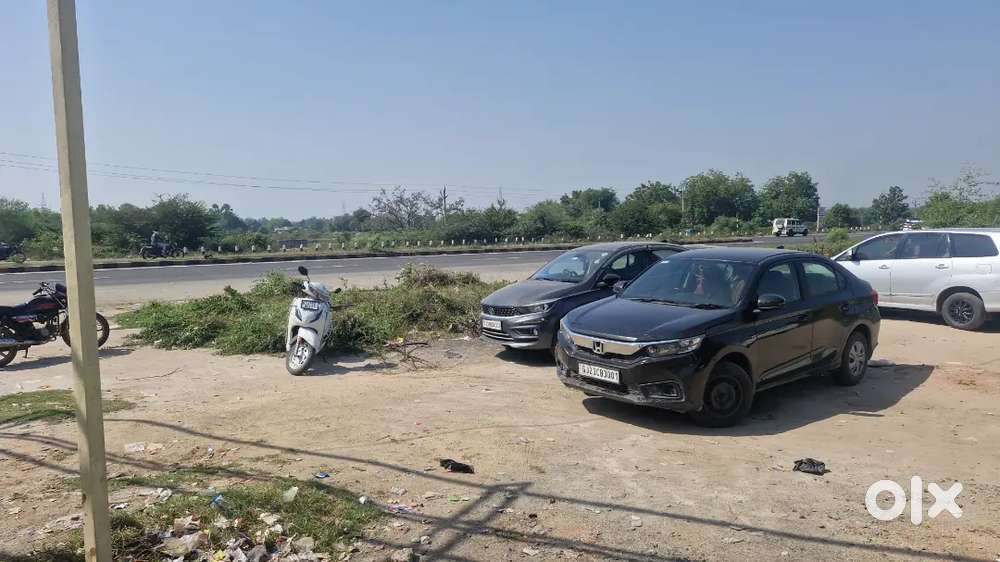 Well Maintained with full accessories and 27km/liter Milega on Diesel ...