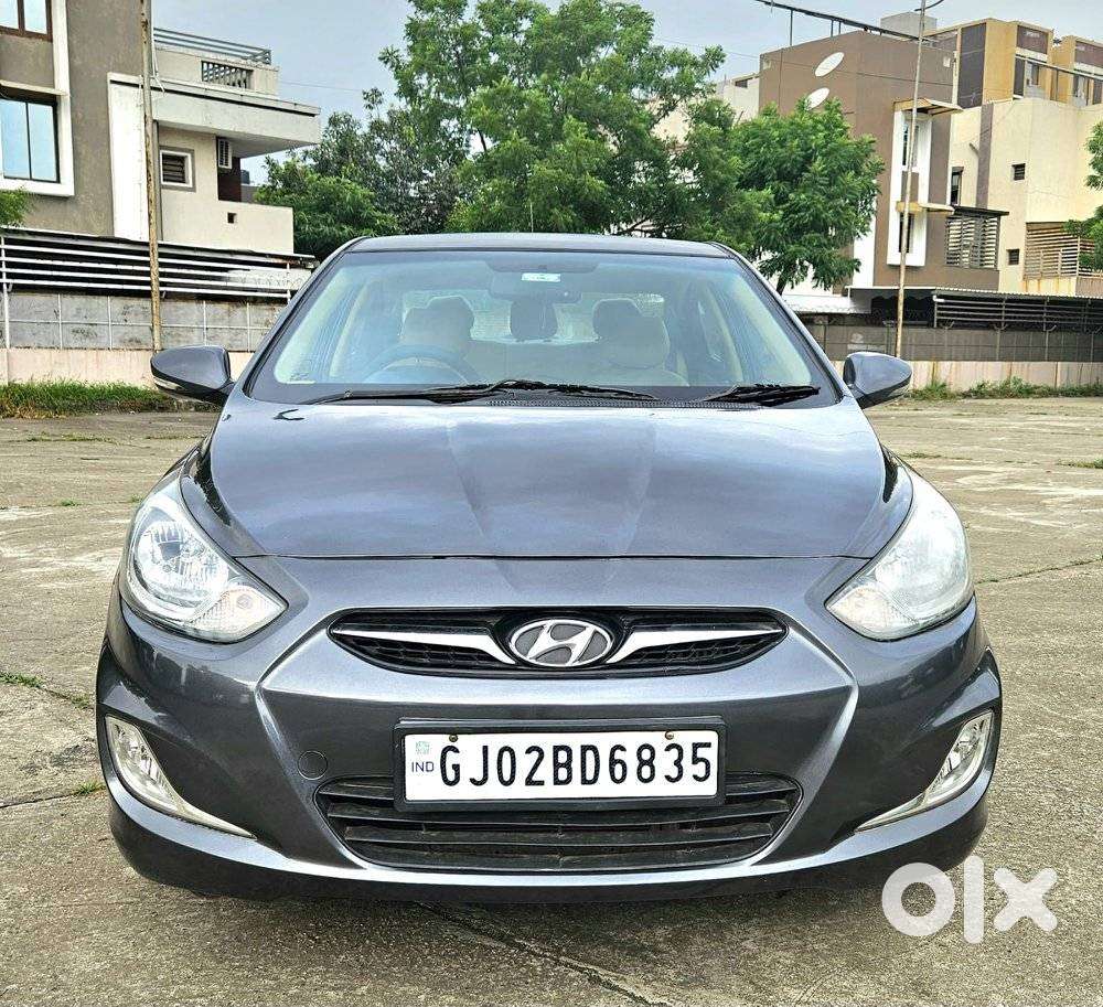 Hyundai Verna Fluidico Cinza Carbono