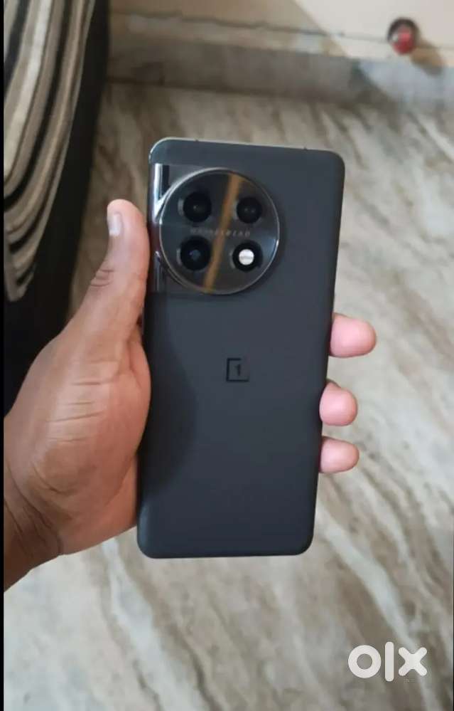 OnePlus 11 8gb 128 less used 1 year old urgent sale - Mobile Phones ...