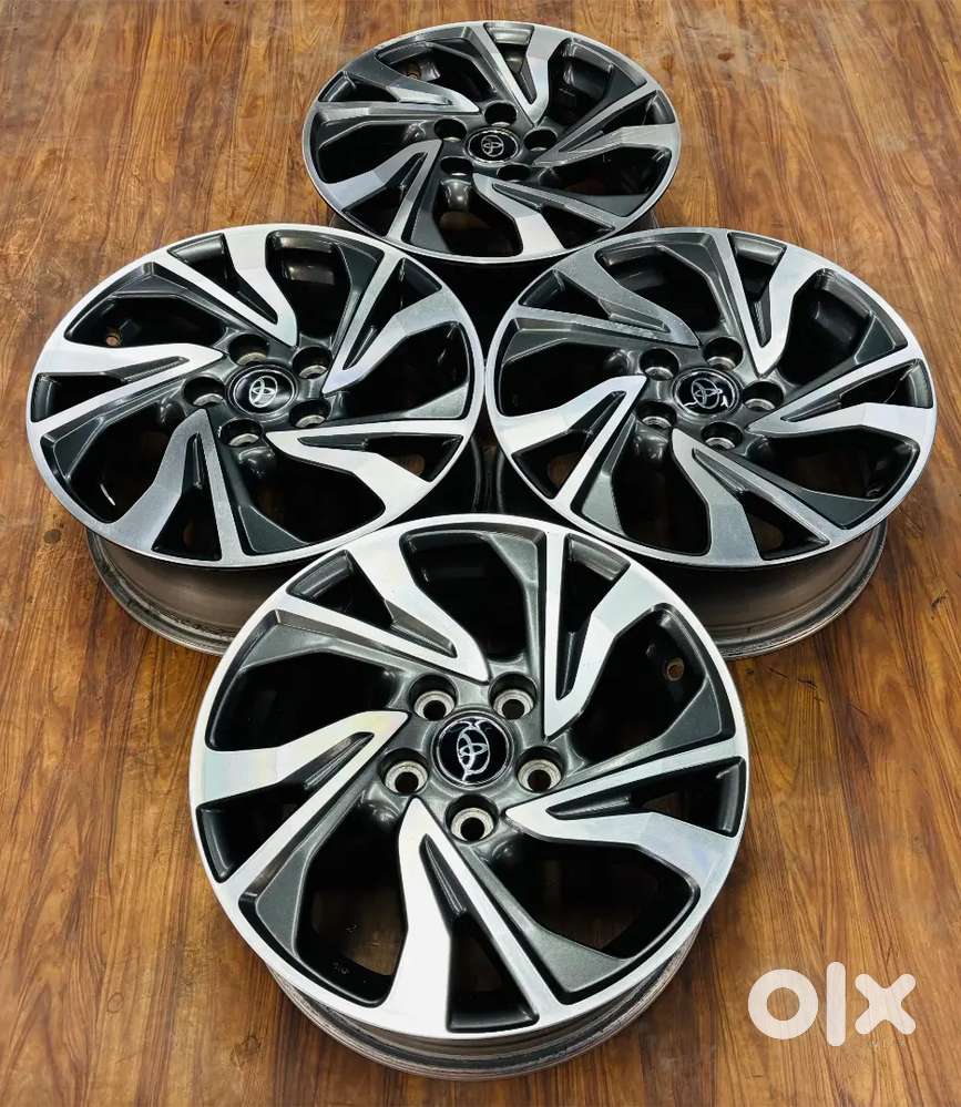 16inch Toyota Innova Crysta Dual tone OEM Alloys set of 4 lite used ...