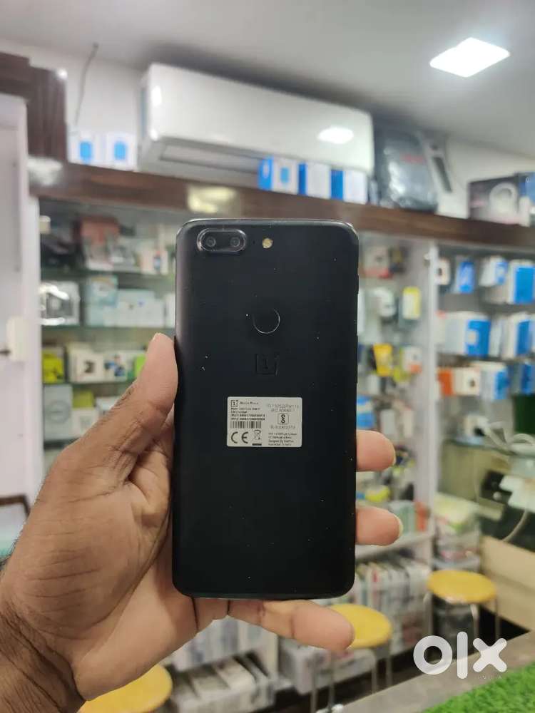 *OnePlus 5T SmartPhone* *Specifications* - *RAM/ROM:* 6GB/64GB - Mobile Phones - 1804089465