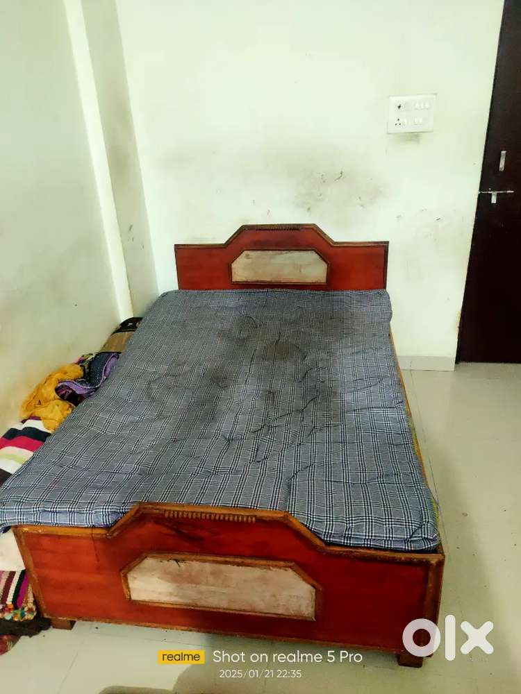 Olx par purane bed store