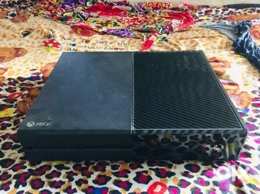 Xbox One 500GB Console + 2 Game CDs - Games & Entertainment - 1800866831