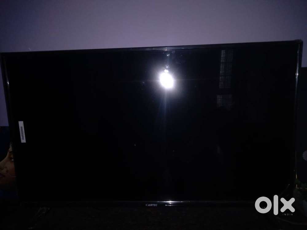 eAirtec 102 cms (40 inches) HD Ready Smart LED TV (Black) - TVs, Video ...