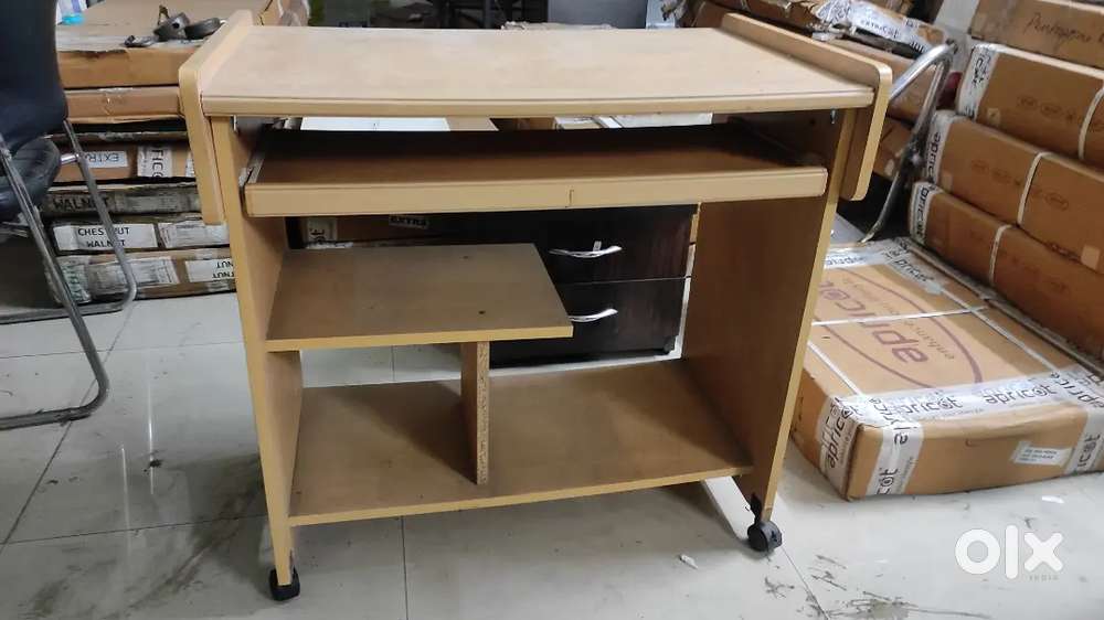 Computer Table Kolkata - Used Furniture for sale in India | OLX