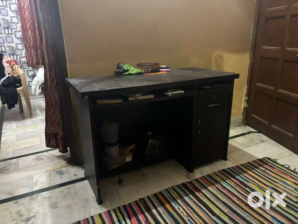 study table computer table in good condition - Other Household Items ...