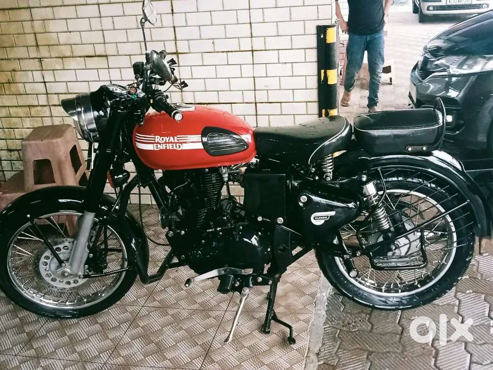 2017 model classic 350 bullet black and red,good condition ...