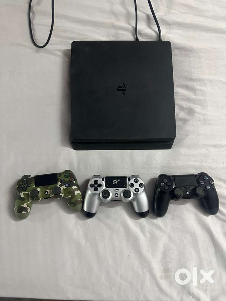 Playstation 4 - PS4 with limited edition controllers - Sports Equipment ...