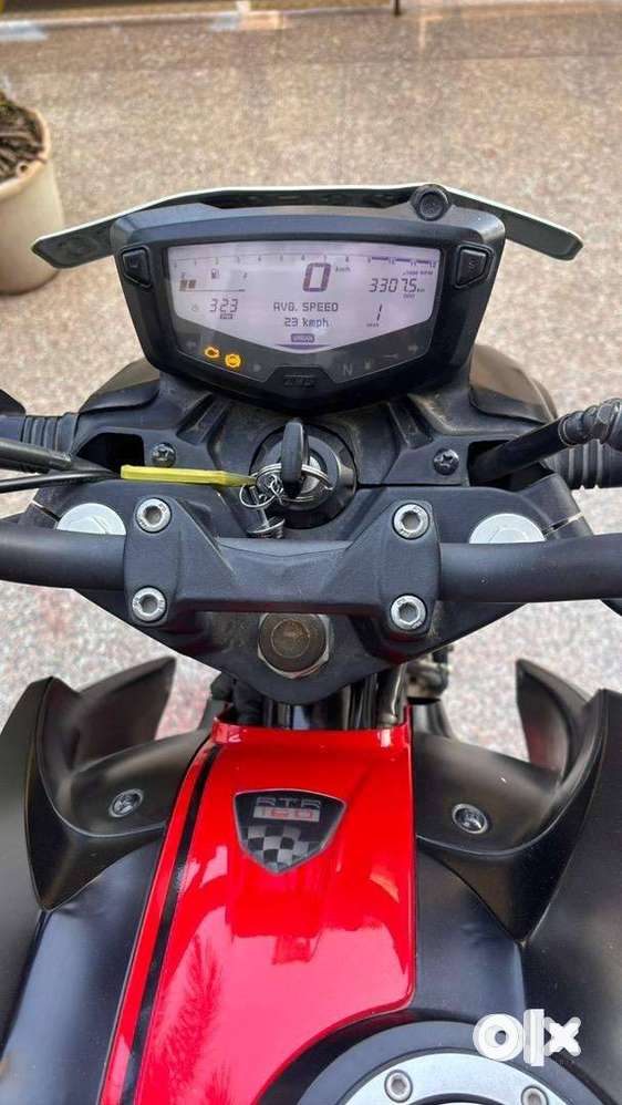 HR26, Mint Condition, Genuinie 3000 km only. - Motorcycles - 1796419323