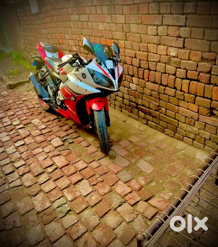 R15 v2 red/white - Motorcycles - 1806509048