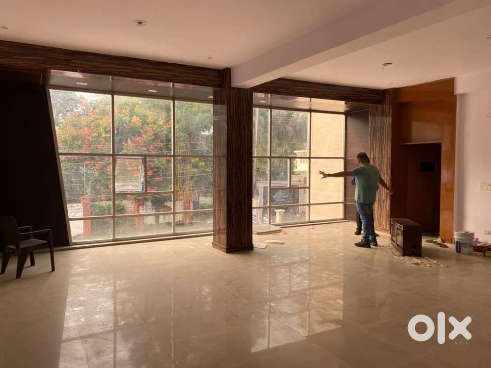 this is 700 sqft semifurnishd hall for rent in subhash road - For Rent ...