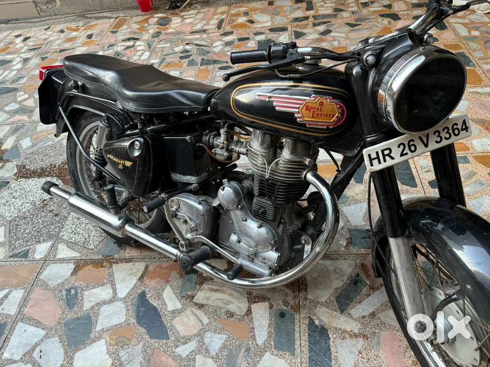 Well maintained old model bullet - Motorcycles - 1809388378