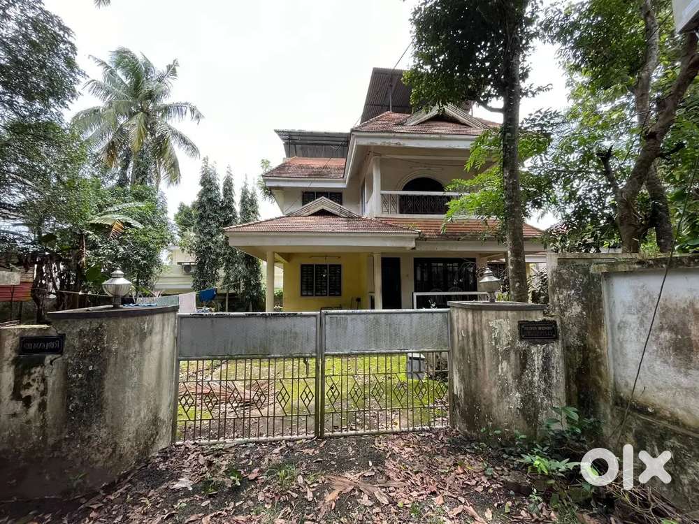 3 BHK Old house on 11 cents land for sale in Eroor, Near Vyttila - For Sale: Houses & Apartments ...