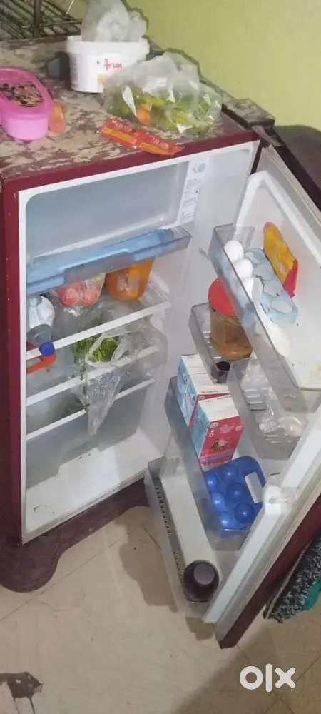 Neat and working fridge - Fridges - 1799454645