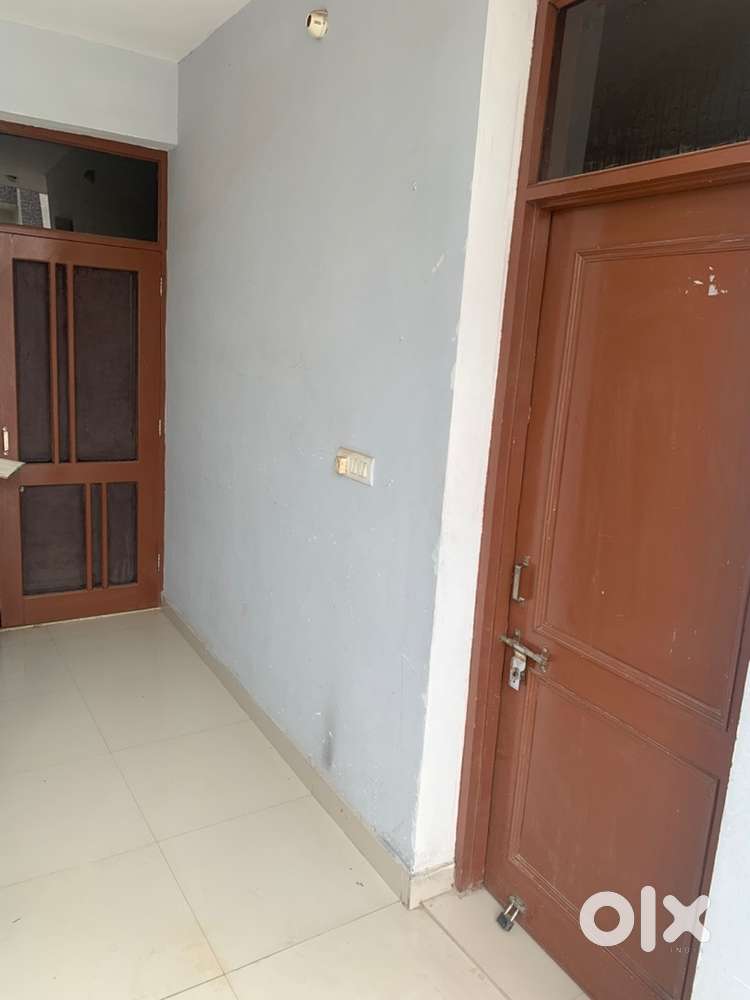 1 bhk independent first floor - For Rent: Houses & Apartments - 1812219200