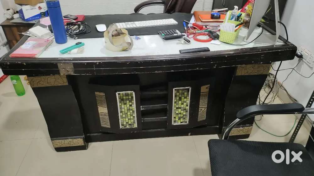 Boss table with glass top - Other Household Items - 1815267152