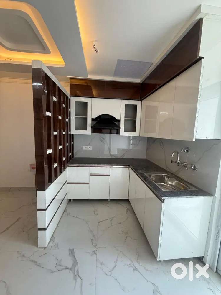 Ready to move 2 bhk at prime location in central noida - For Sale ...