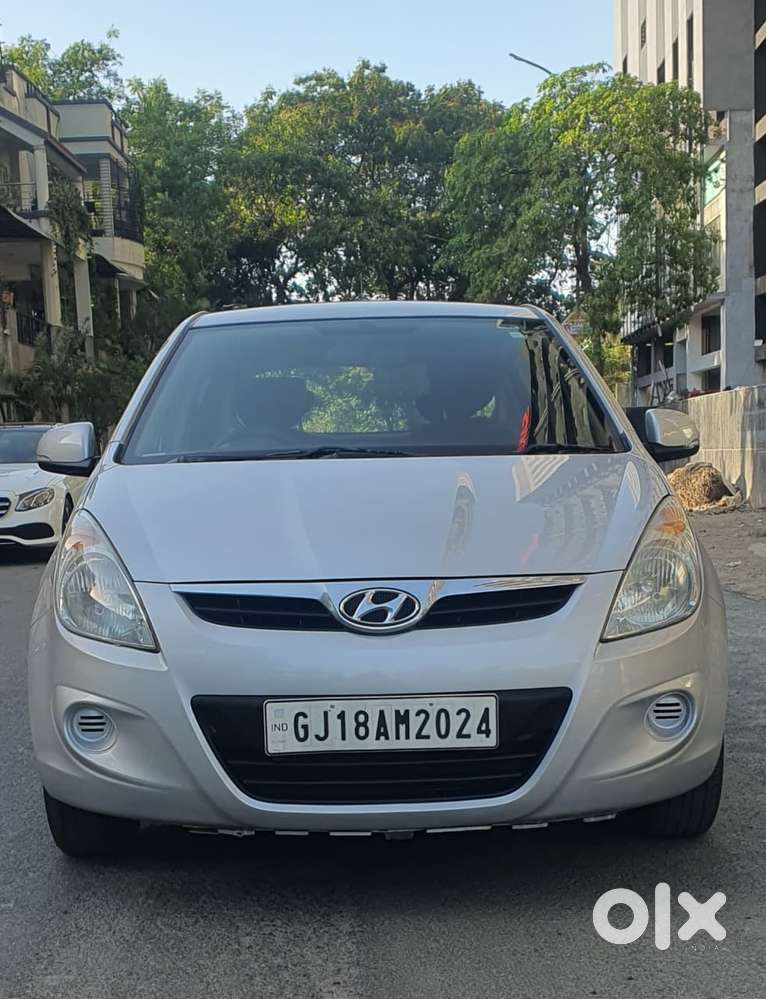 Hyundai i20, 2011, Petrol - Cars in Dindoli, Surat - 1839307310