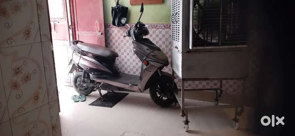 TNR SPORT electric skuty with dish brack 2022 - Scooters - 1814000245