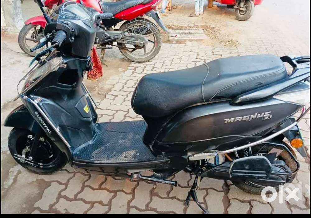 The Magnus EX is an electric scooter manufactured by Ampere Vehicles ...