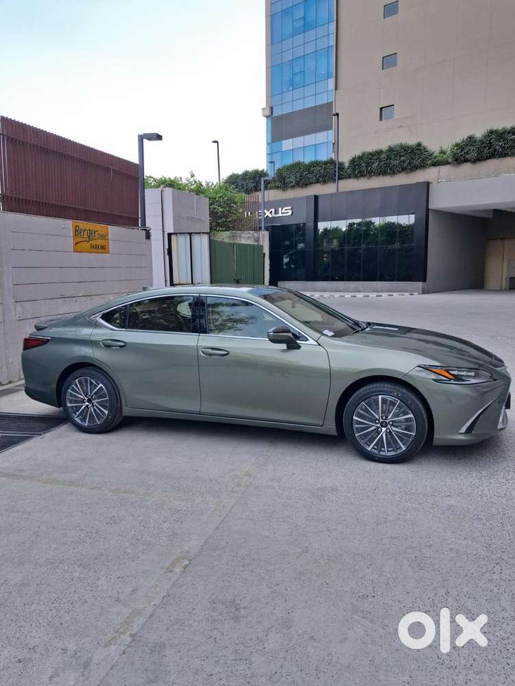 Lexus ES 300h Luxury, 2025, Petrol - Cars in Naraina, Delhi - 1824846727