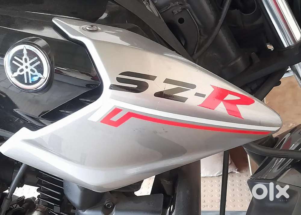 Yamaha szr tank side cover gray colour with graphics Spare Parts 1796477501