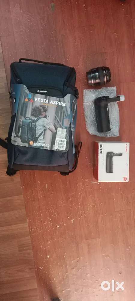 Canon lens, battery grip and vanguard camera bag - Cameras & Lenses in ...