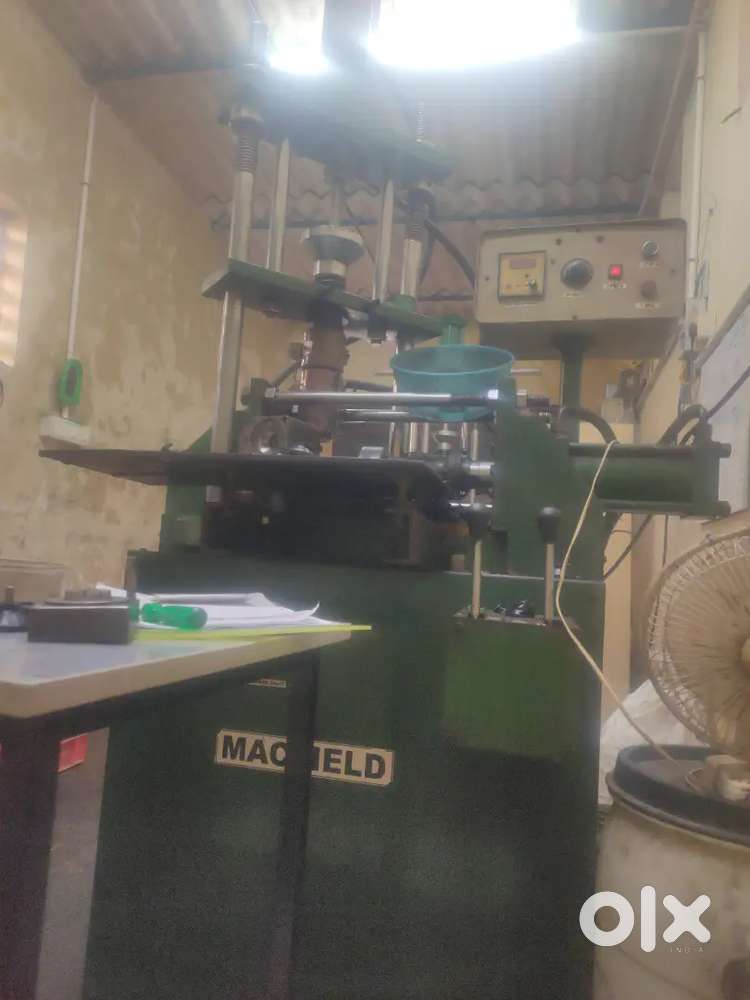 Injection molding - ACs - 1811903784