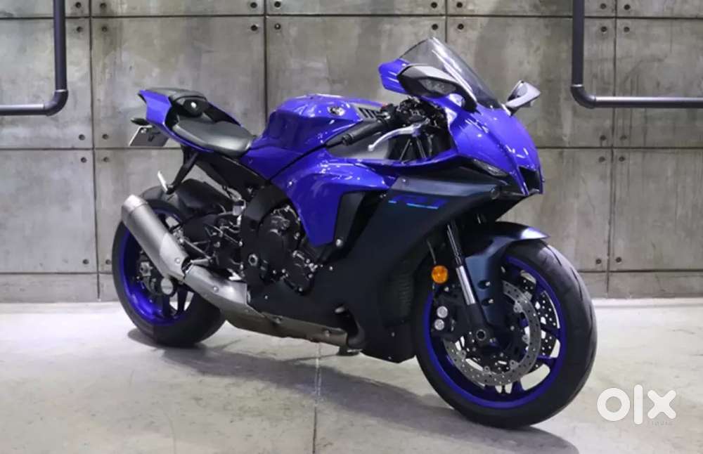 Yamaha r1 good looks very powerful engine and lightweight bike ...