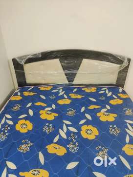 Queen bed for sale olx store