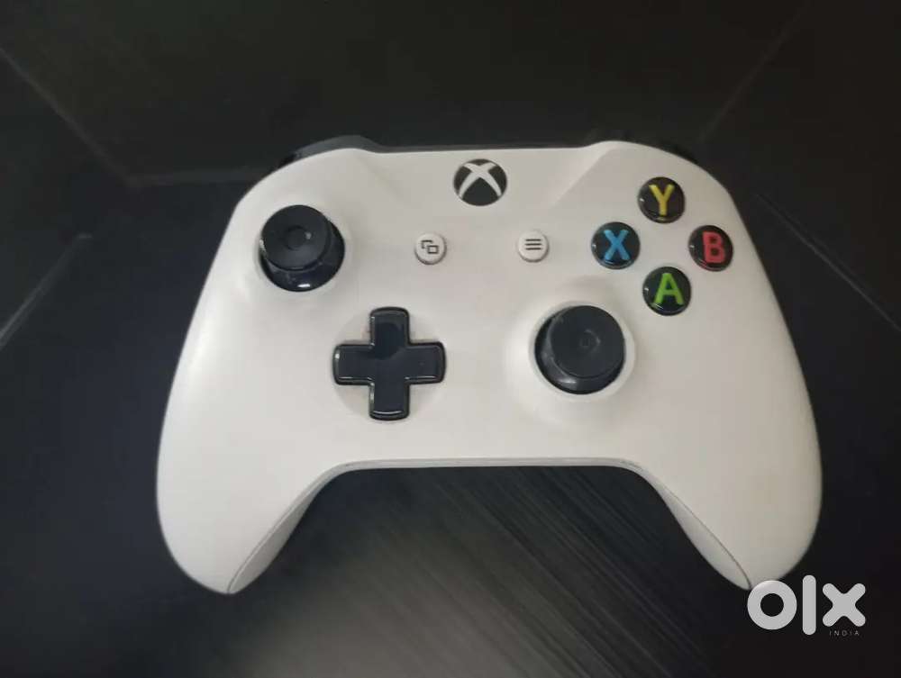 Xbox gaming controller - Games & Entertainment - 1799406825