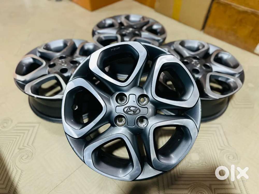 Alloy wheels for i20 sportz price store