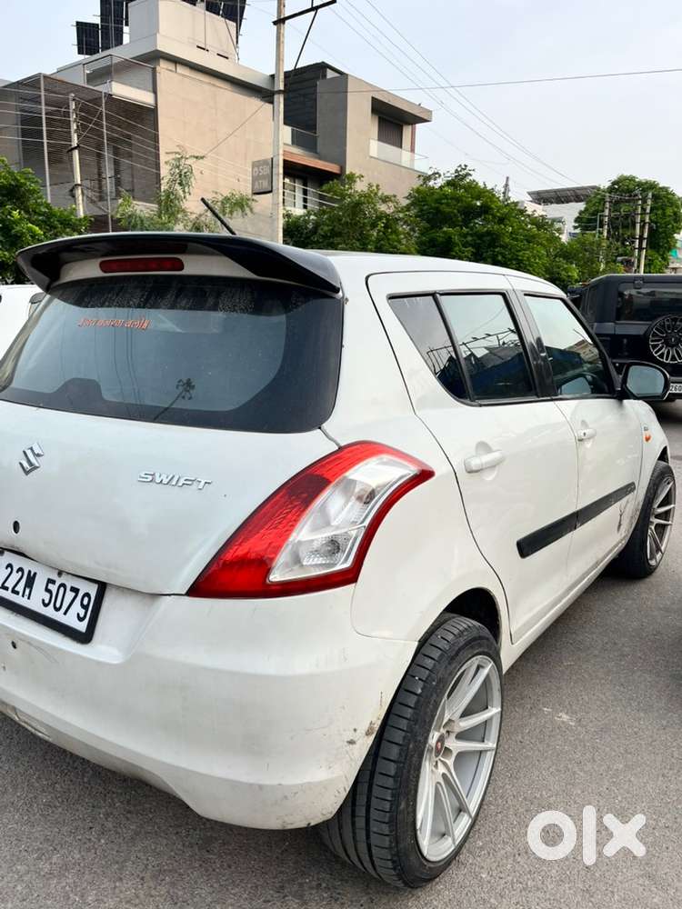 Maruti Suzuki Swift 2017 Diesel 140000 Km Driven - Cars - 1815682318