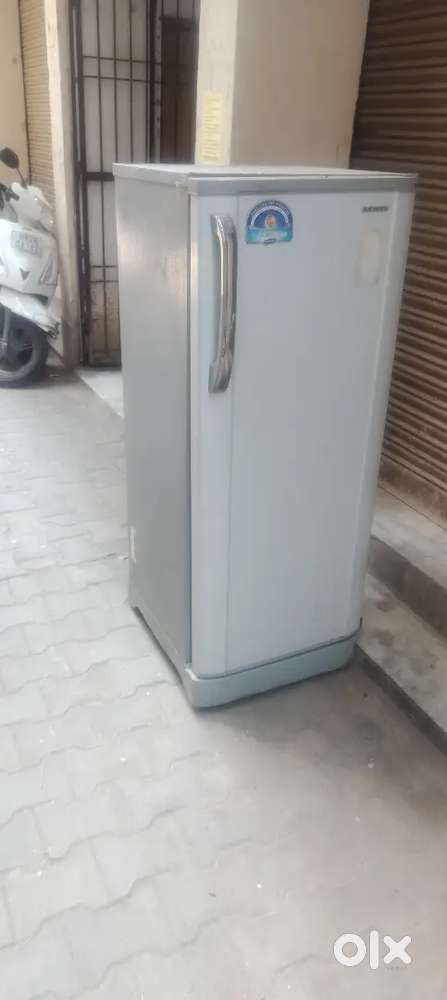 Samsung 250 litter capacity single door fridge proper working - Fridges ...