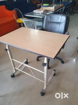 Small study table olx store