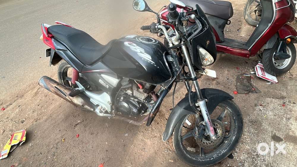 CBZ Xtream 2010 model and engine is in very good condition ...