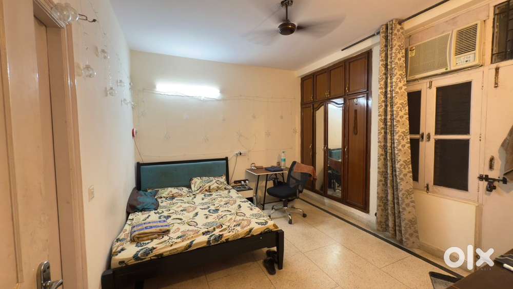 1 room available from 1 st june in 3 bhk gurgaon south city 1 - For ...