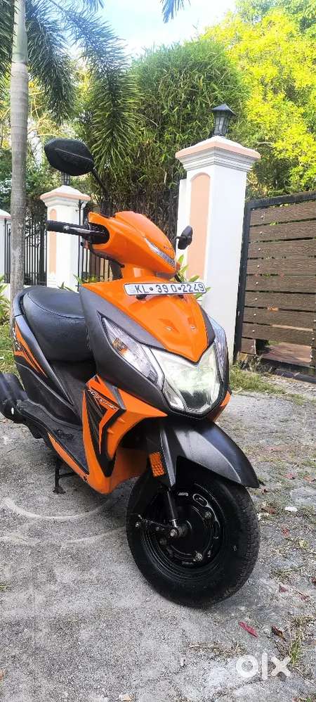 Second hand dio scooty store