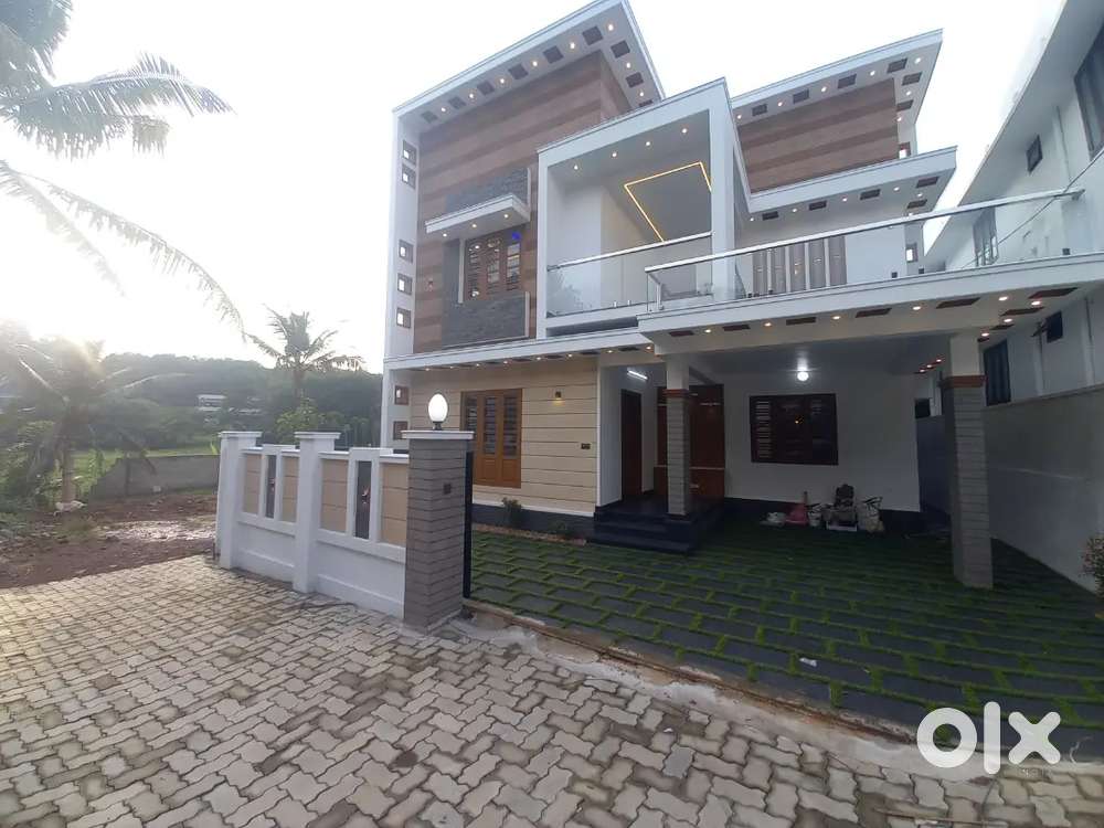 12.5 cent 5 BHK house Aluva choondy s,o,s jn - For Sale: Houses ...