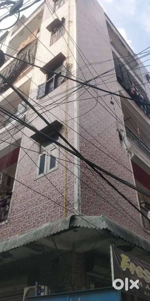 L shape corner top floor vijay vihar phase -2 rohini sector 4 - For ...