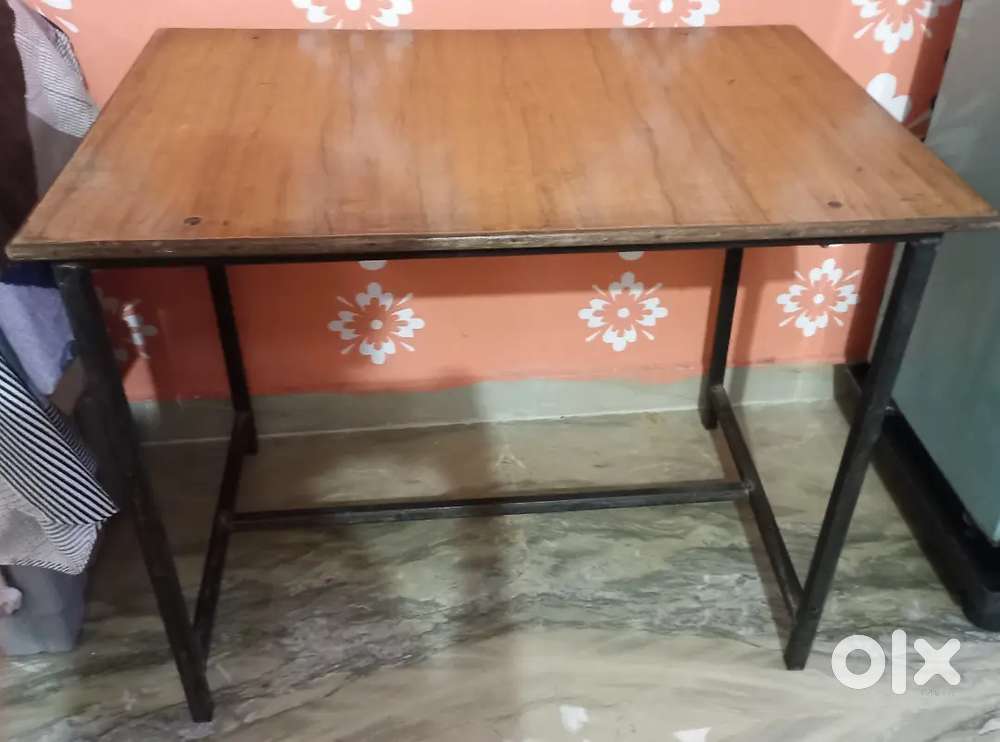 Study Table in Bhajanpura, Free classifieds in Bhajanpura | OLX