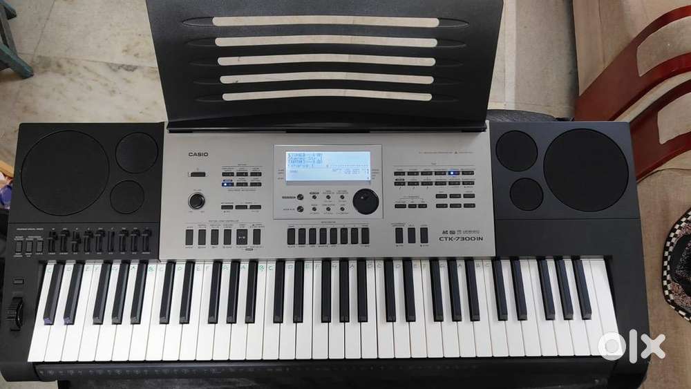 Keyboard (Piano) Instrument CASIO ctk 7300in with original stand ...