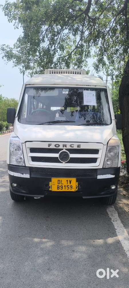 Tempo Traveller - Commercial & Other Vehicles - 1820913406