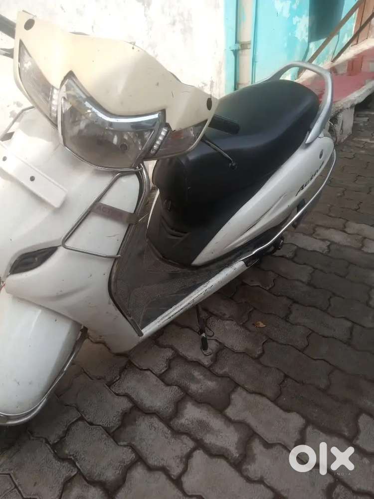 Activa honda white color scooty - Scooters - 1810457626
