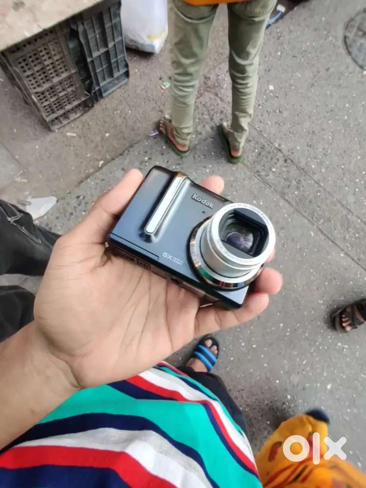 Kodak EasyShare Z885 digital camera & Olympus Superzoom 120 - Cameras ...