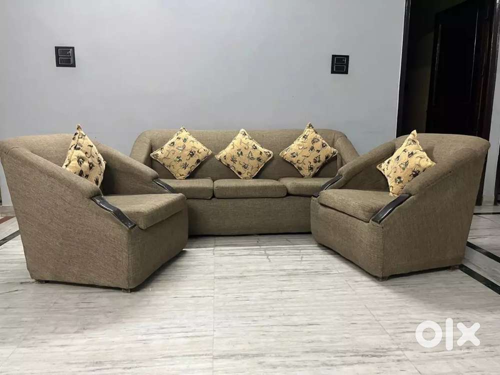 5 Seater Sofa Set Buy Sell Used Furniture in Dwarka OLX