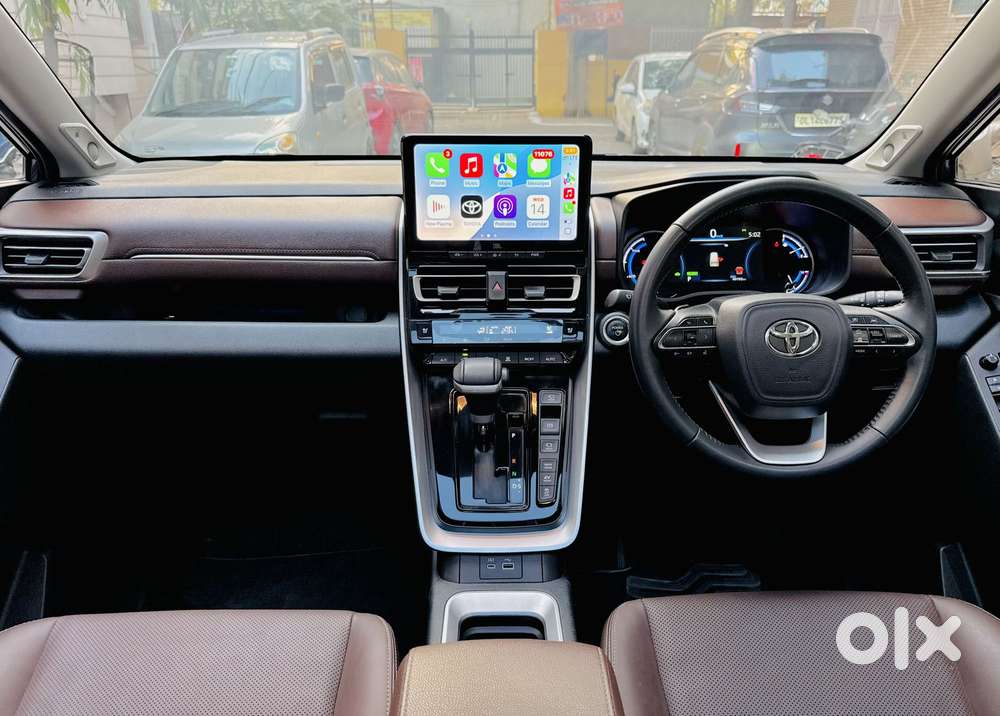 Toyota Innova Hycross 2.0 ZX (O) Hybrid 7 STR, 2024, Petrol - Cars in ...