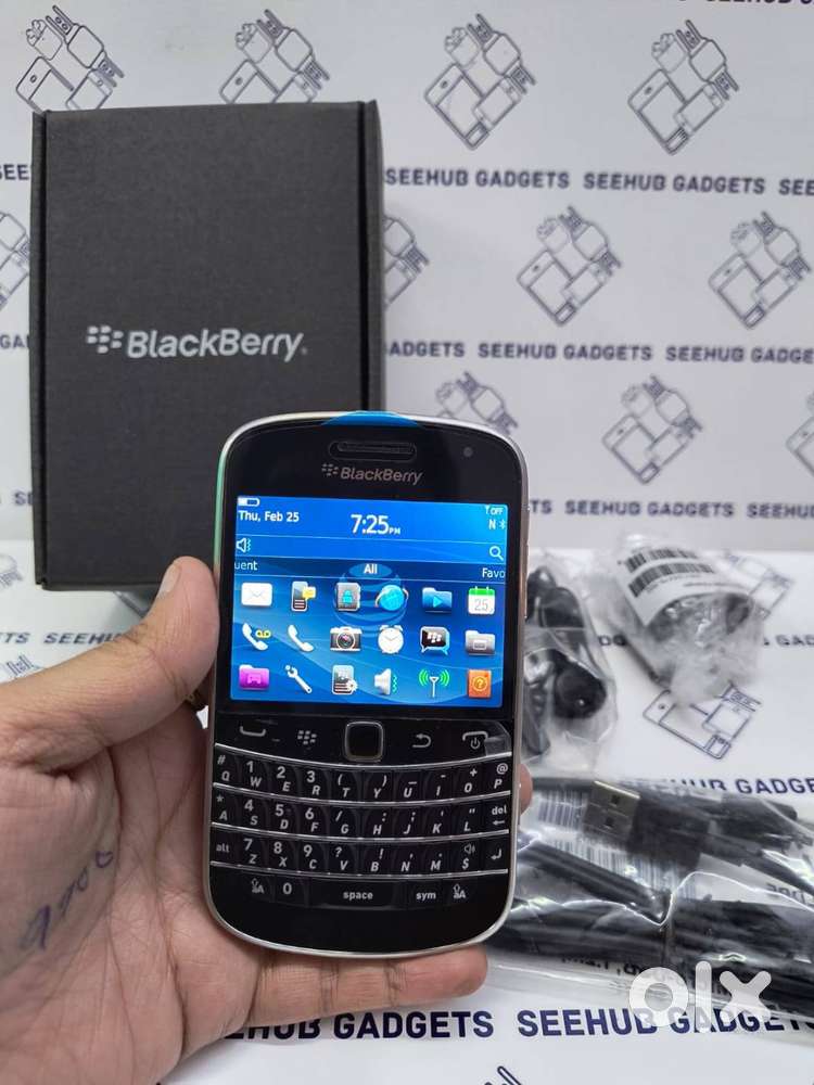 Blackberry bold 4 model 9900 totally new handsetes with all accesories ...