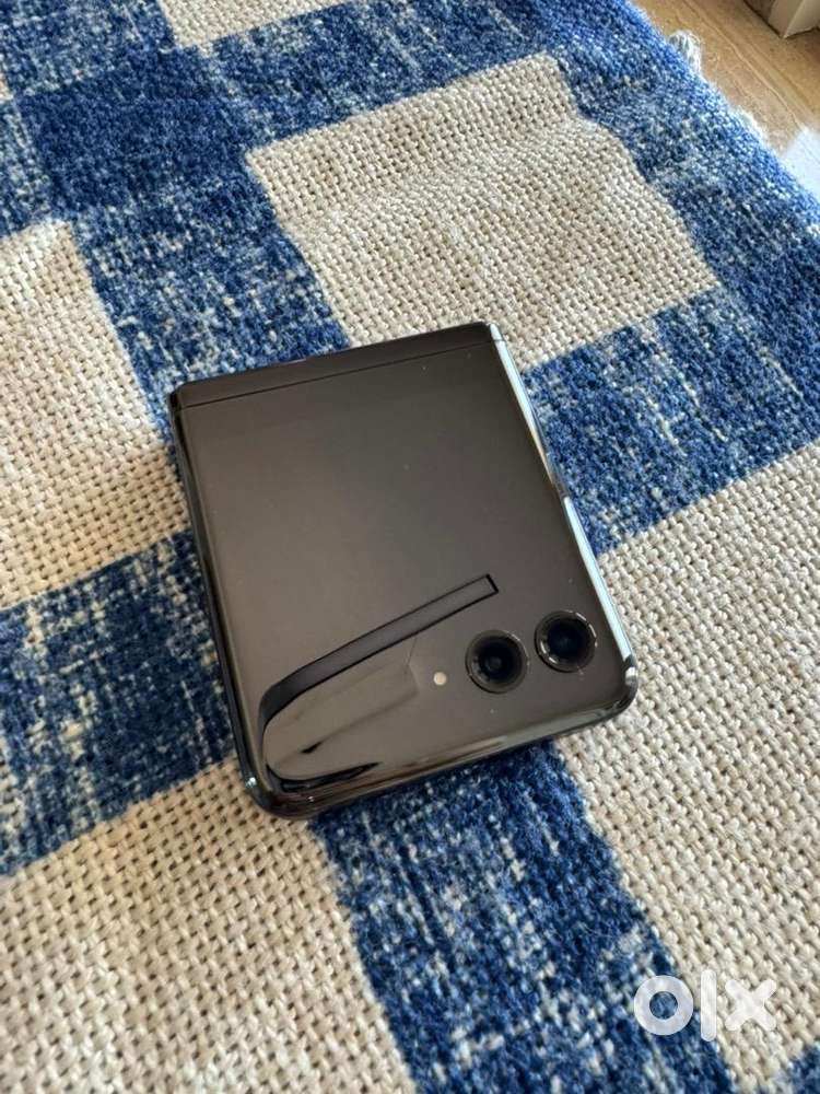 Moto Razr 40 Ultra - New with bill box - Mobile Phones - 1797333828